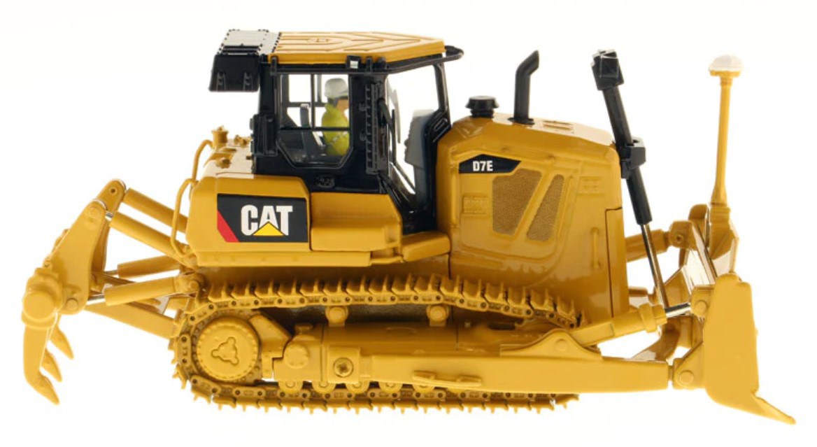 Ring Power CAT Retail Store. 1:50 Cat® D7E Track-Type Tractor