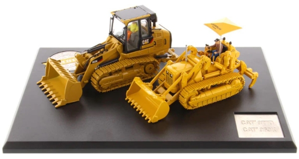 Ring Power CAT Retail Store. 1:50 Cat® 977 Track Loader & 963K Track Loader